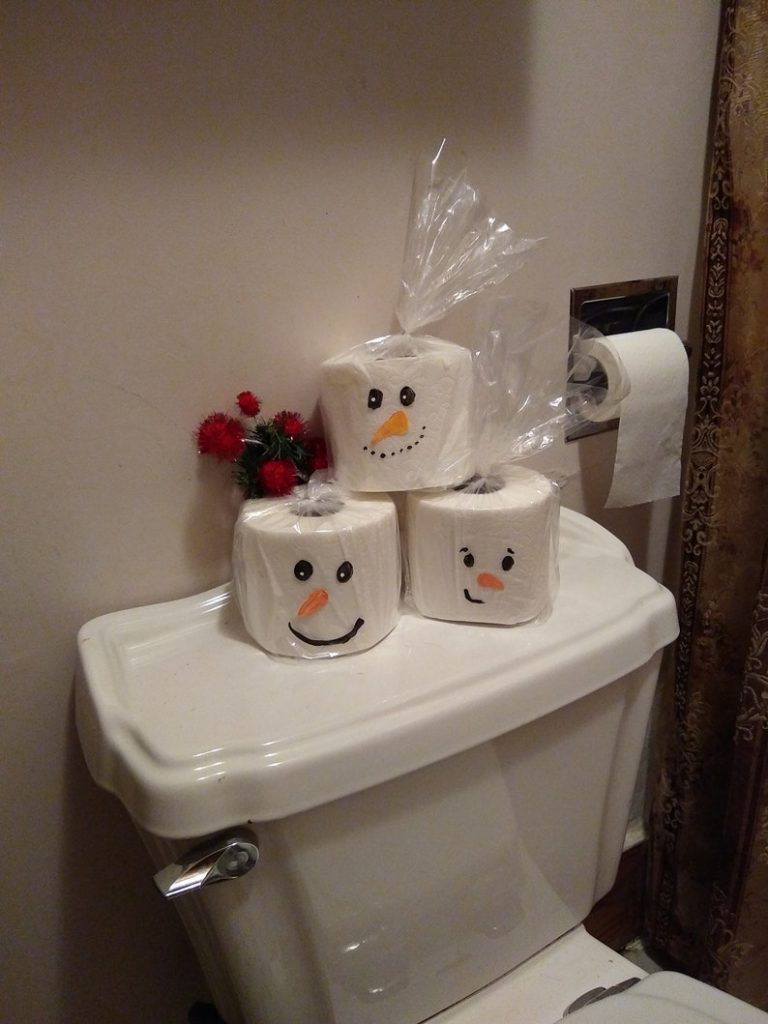 These Snowman Bathroom Sets Will Lift Your Holiday Spirit